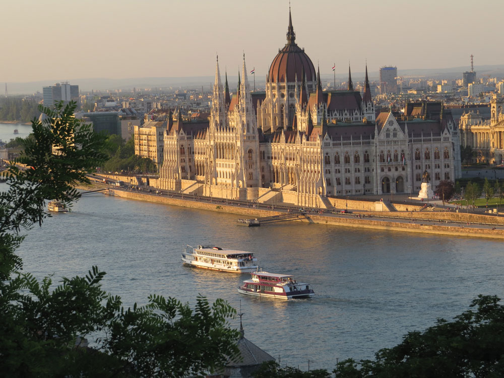 EXPLORING BUDAPEST - bazaar.town